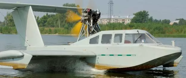 Un autre objet volant non rémunéré est l'ekranoplan de l'Institut de l'aviation de Kazan RT-6. Russie