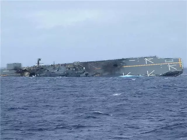 Georgian Aircraft Carrier dyktige somaliske pirater.
