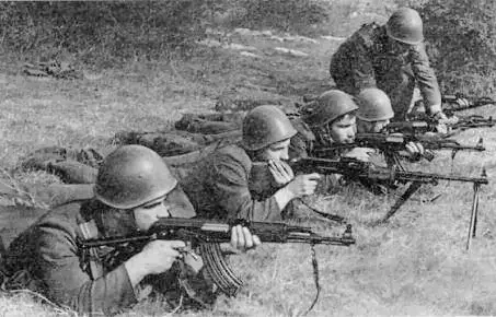 RPD американдық. АҚШ-та пулемет КСРО-да жарты ғасыр бұрын жаратылған пулемет жиналды. КСРО Қарулы Күштеріндегі RPD мансабының соңы 1961 жылы РПК қолдық моделін қабылдауды аяқтады
