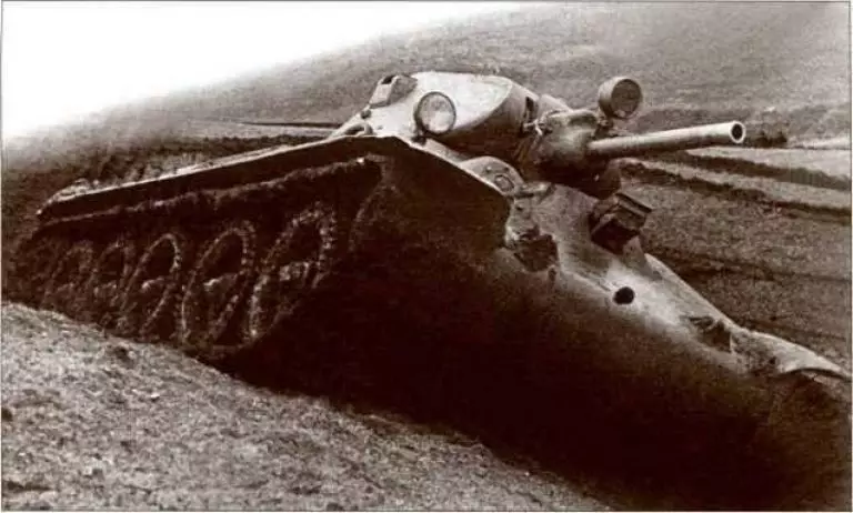 T-34 ar thástálacha míleata in earrach na bliana 1940