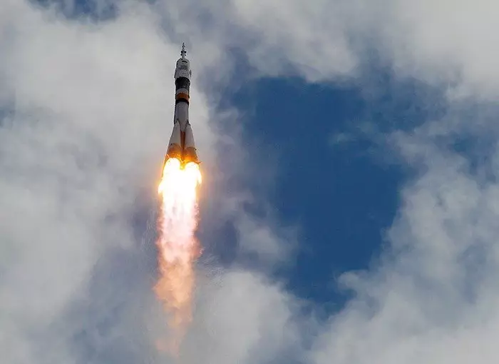 Το 05 40 στο χρόνο Ρίγα από το Baikonur Cosmodrome, η ρωσική επανδρωμένη ένωση πλοίων TMA-05M με το πλήρωμα της επόμενης μακροπρόθεσμης αποστολής του Διεθνούς Διαστημικού Σταθμού (ISS) ξεκίνησε. Θα παραδώσει τον σταθμό του πληρώματος του ISS-32 33 Ρώσους Γιούρι Μαλκημένο, Αμερικανός, Sunita Williams και Ιαπωνικά Akikhiko Hoside