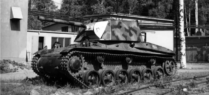 Strv M / 42 met een full-sized toren lay-out Delat gescheurd, 1947