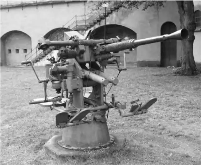 Bofors 25mm LvAkan M / 32; 40mm LvАkan M / 36
