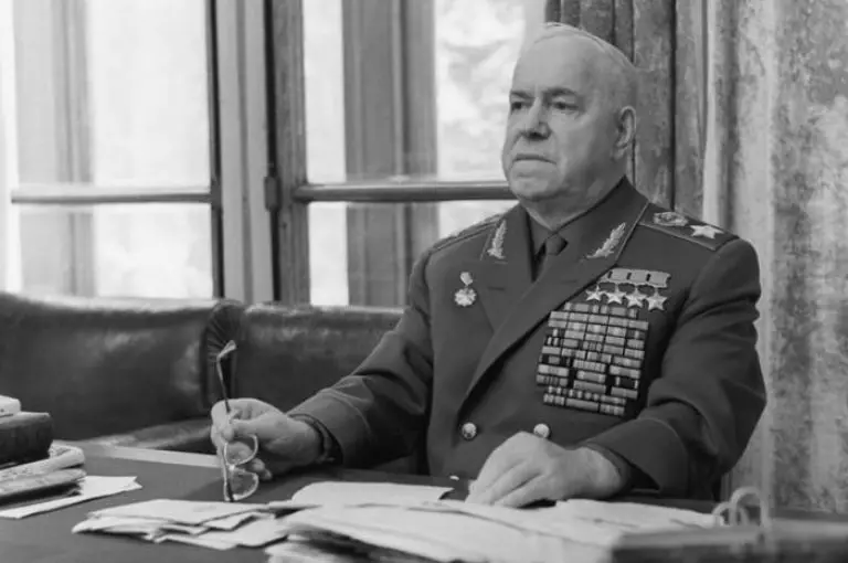 Umum A.p. Beloborov o marhal g.k. Zhukov