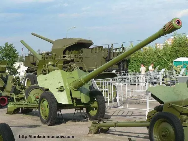 Ukraine ta yi ruwan 'yan bindigar Soviet 85-MM Anti-Tanks D-48