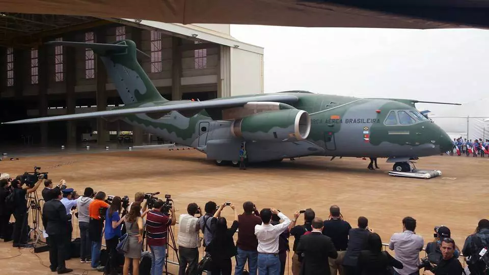 "Hèrcules" més forts. L'empresa "Embraer" va treure el primer avió KS-390