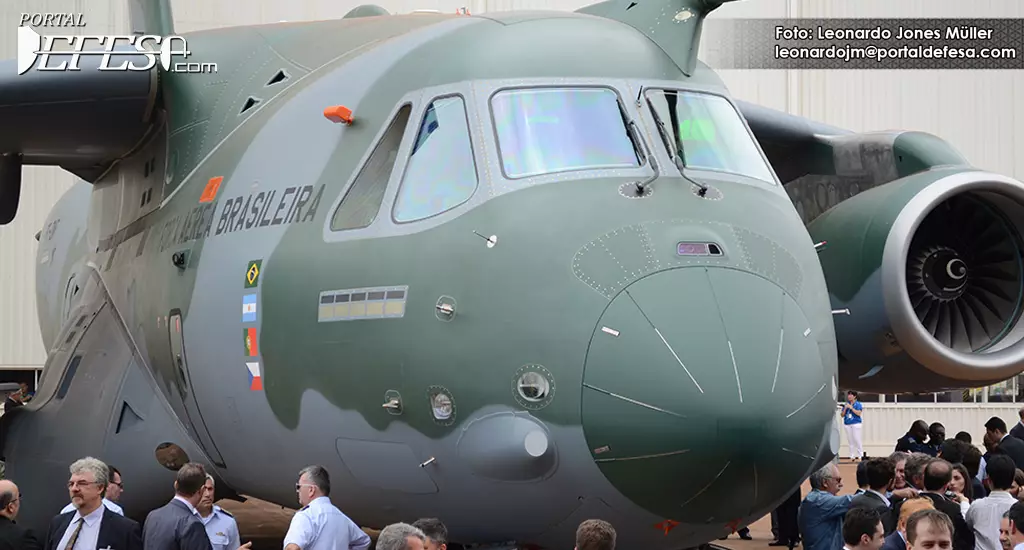 Pli forta ol Heraklo. Embraer lanĉis la unuan aviadilon KS-390