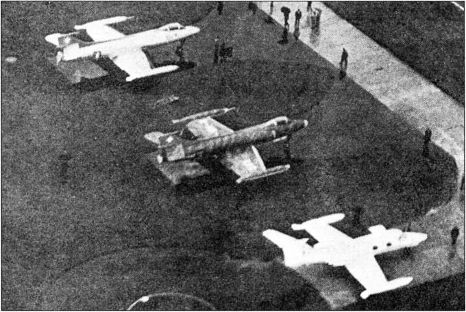 Nasinati ang mga fighter-bombers nga FFA P-16 Düsenstorch. Switzerland Bahin 4