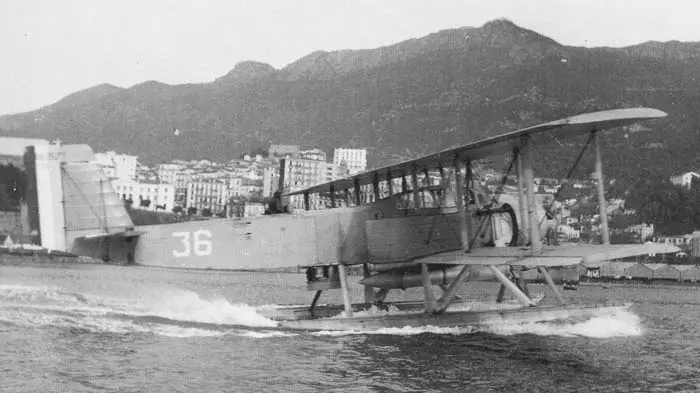 Ang Multipurpose Float Seaplane Lioré-et-olivier leo h-257bis sa tubig