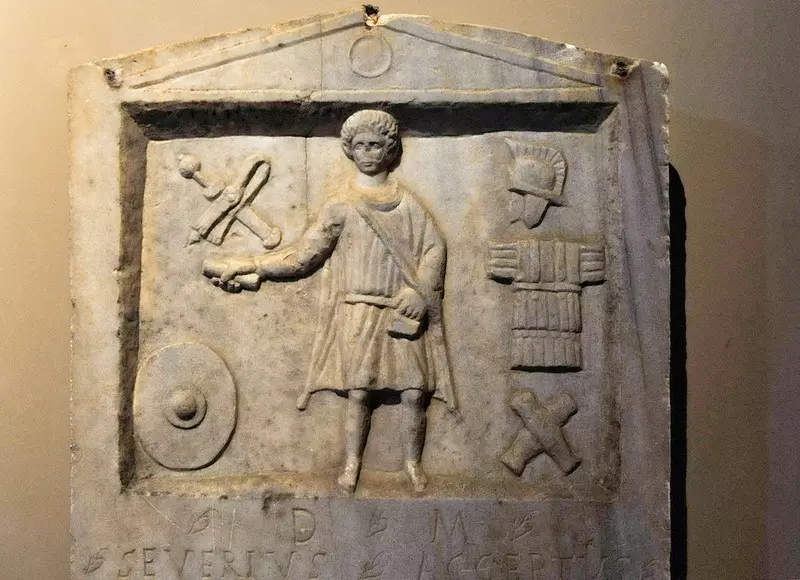 Stele ti Severius Gba, ọmọ -ogun ti VIII Augustus Legion. Opin orundun 3rd. AD Ile ọnọ Archaeological, Istanbul