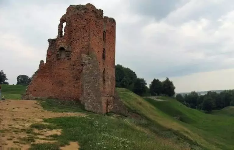 Umfanekiso ovela emithonjeni evulekile: Inqaba yaseNovogorodsky (Novogrudok), iShield tower. IBelarus.