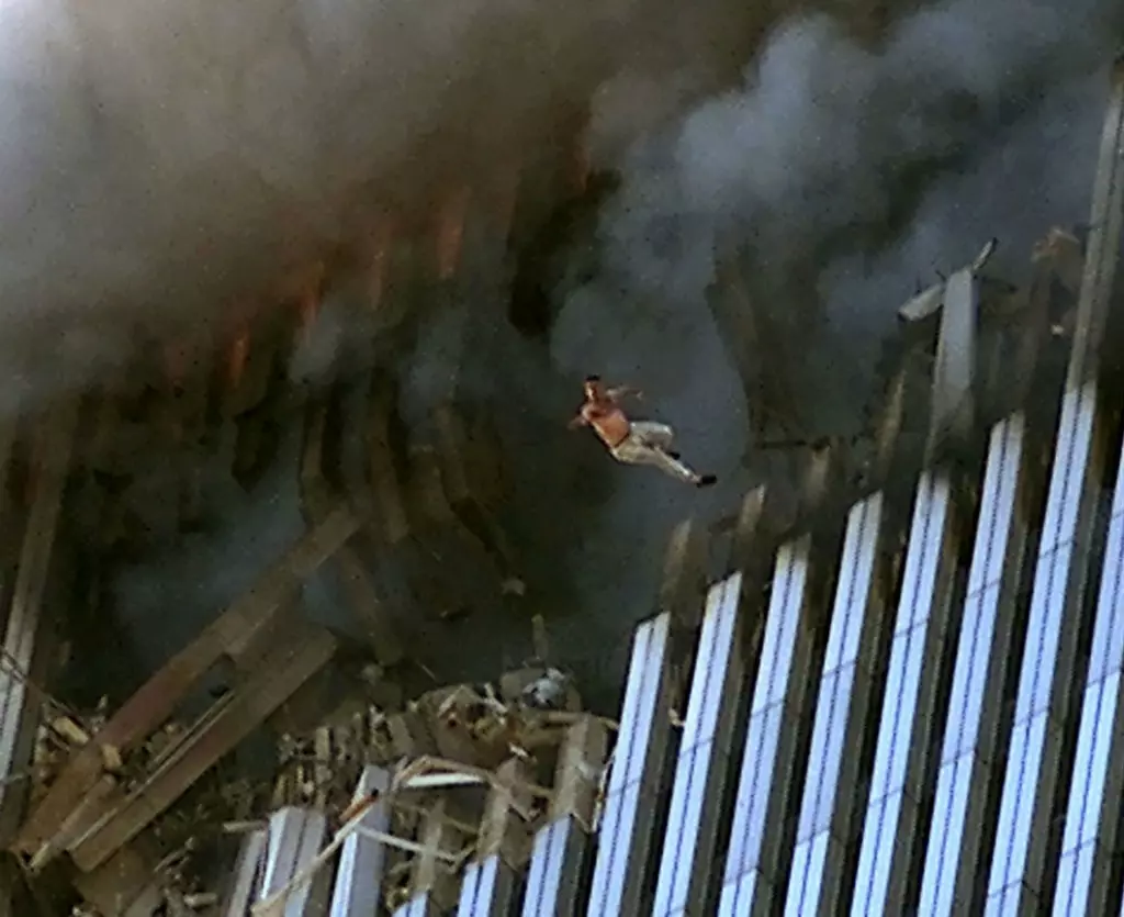 Rugsėjo 11 -osios teroro aktas. Pasaulio prekybos centras. Niujorkas. Baisiausi įvykių kadrai.