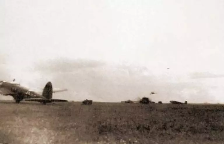 IL-2, He 111-den nemes howa meýdançasyna hüjüm edýär