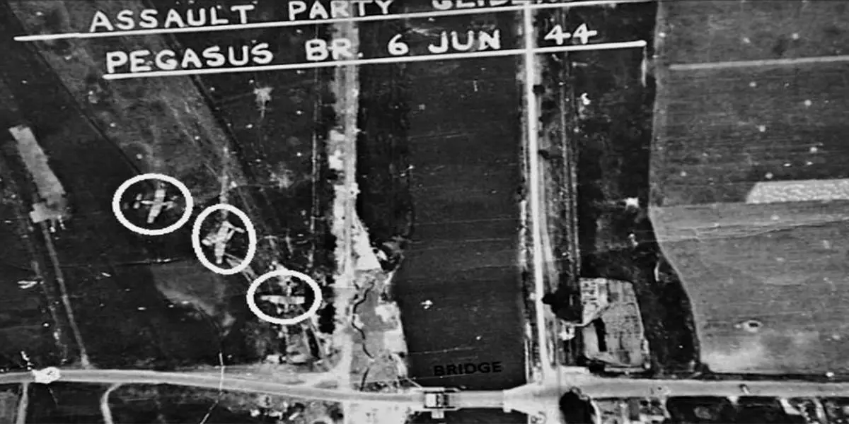 Veduta aerea del Ponte Pegaso il 6 giugno 1944