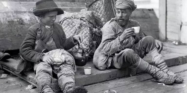 Wanderers. 1925 En so Sowjet mense ook gekyk (Foto: ARKADY Schayhet)