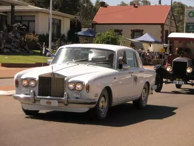 Uyolo lomntu ohlala e-Australia. Ubungakanani boMlambo iHutt