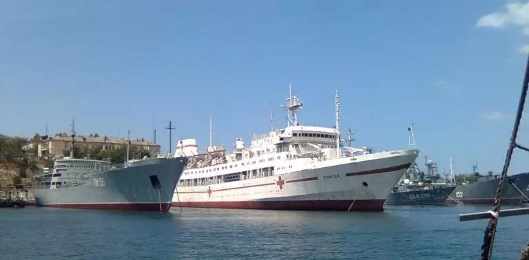 Barko sa Hospital - Landing Ship sa Umaabut alang sa Navy of Russia 456_1