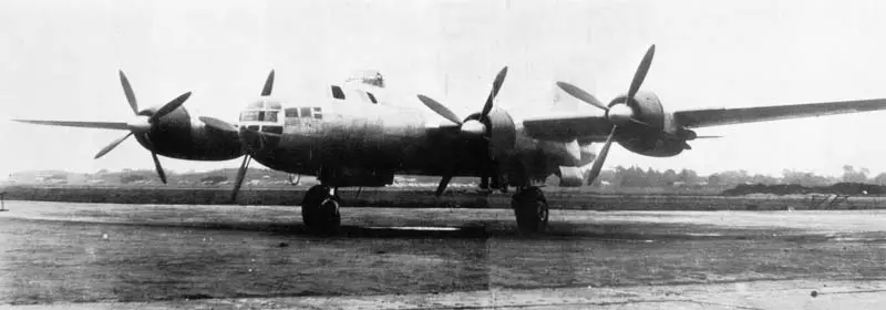 Bombardero pesado experimentado Nakajima G8N1 Renzan (中 島 G8N1 連山). Japón