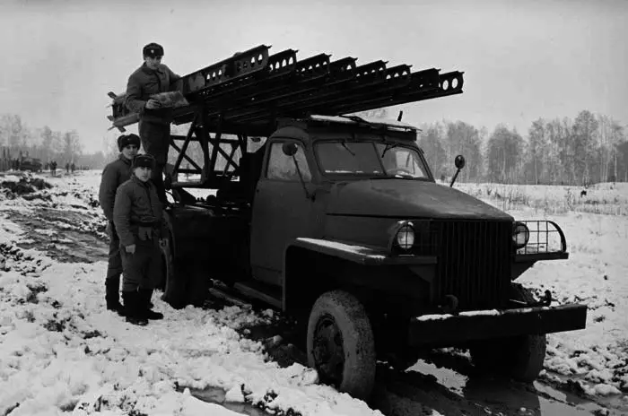 Quem são Katyusha: os carros dos aliados, nos quais os soldados do Exército Vermelho se aproximavam da vitória.