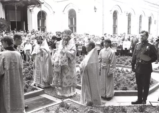 Die Geschichte einer Platte An die weißen Generäle, Kosakenhäuptlinge, den Deutschen von Pannwitz in der Allerheiligenkirche.