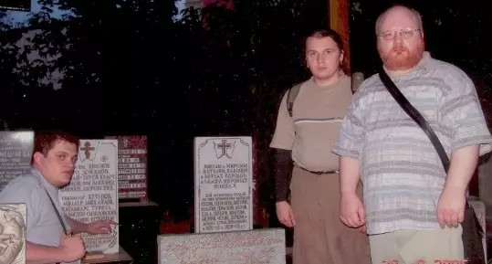 Kisah satu paparan kepada jeneral Putih, ketua Cossack, von Pannwitz dari Jerman di All Saints Church.