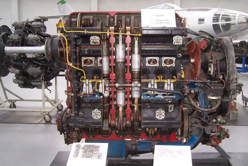 Jumo-207 dzinējs Hugo Junkers tehniskajā muzejā Desavā.