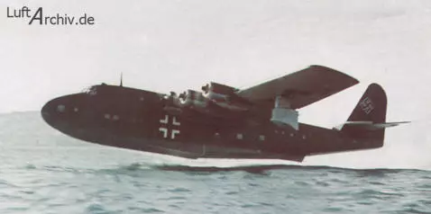 6-motorni leteći čamci uzletne težine do 50 tona BV-222. Ti su zrakoplovi bili opremljeni motorima srednje visine Jumo-207C.
