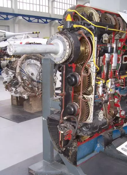 Motor Jumo-207 v Tehniškem muzeju Hugo Junkers v Dessau.