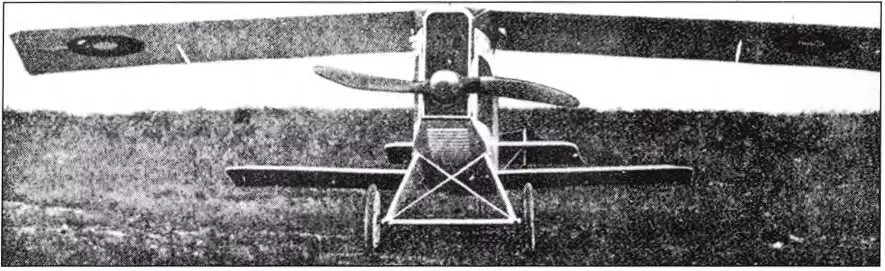 o primeiro protótipo do caça experimental Cantilever Aero Bullet movido pelo motor Liberty; vista frontal