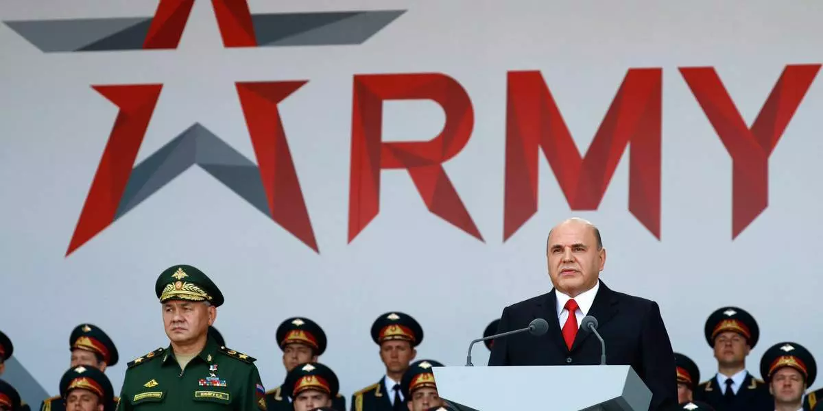 Mikhail Mishustin-ek Army-2020 Nazioarteko Foro Militarraren inaugurazioan parte hartu zuen. Errusiako defentsa industriaren 1,5 mila enpresa baino gehiago daude hemen arma eta ekipamendu militarren 28 mila eredu baino gehiago. Errusiako gobernua Globallookpress.com bidez