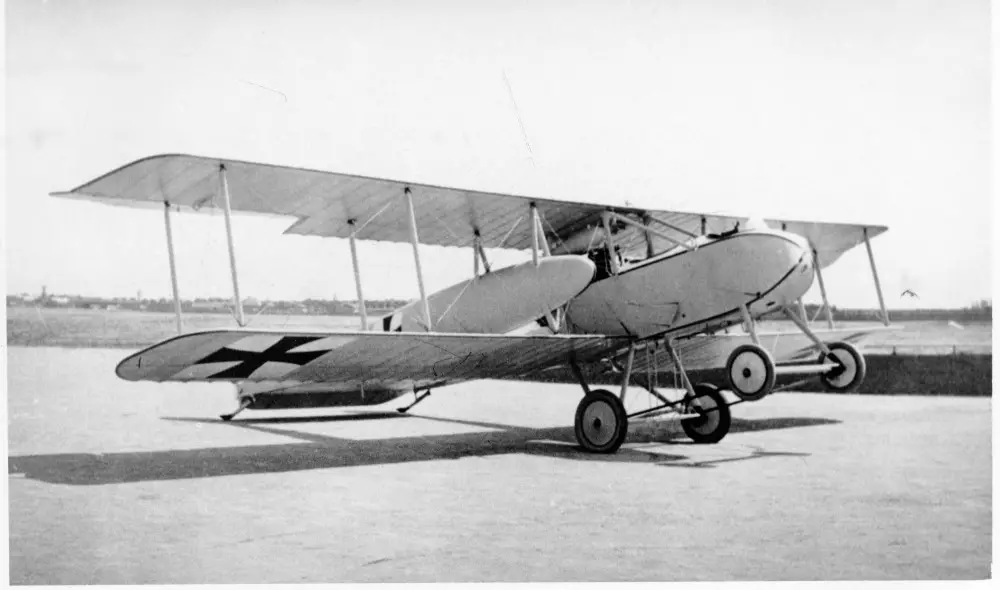 Erabilera anitzeko borrokarako hegazkinak AGO C.I. Alemania