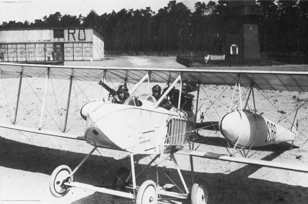 Erabilera anitzeko borrokarako hegazkinak AGO C.I. Alemania