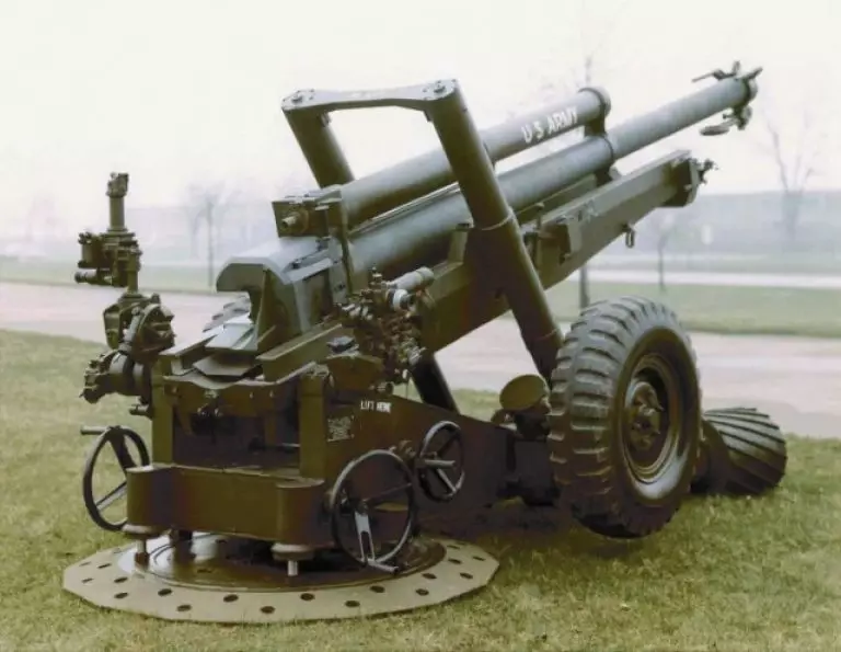 Amerikos 105 mm velkamieji Gaubitz su sumažinta grąža M204 plėtra septintojo dešimtmečio. Sistema sėkmingai išlaikė bandymus ir oficialiai priėmė amerikiečių kariuomenė, tačiau nepadarė į masinę gamybą. Tik šeši ginklai (c) JAV armijos / Jane tarptautinė gynybos apžvalga