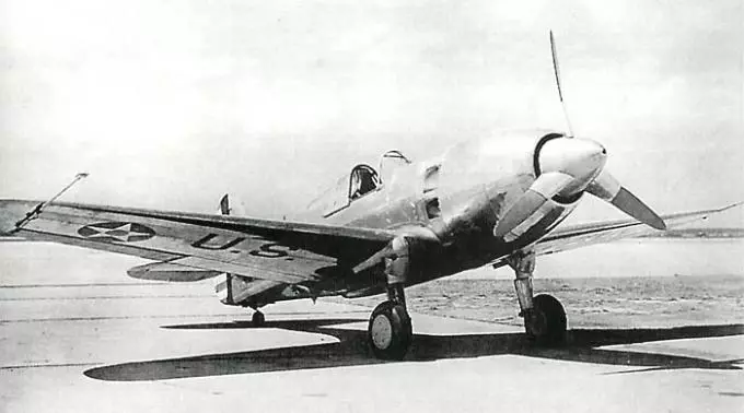 Trodaire taithí Curtiss XP-42. SAM