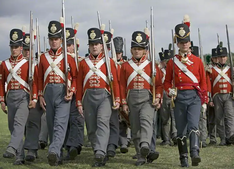 Waterloo söweşinde Iňlis pyýada goşunlary. Häzirki zaman rekonstruksiýasy