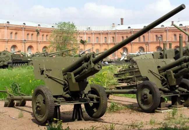 (57 mm Anti-tank Gun ZIS-2)