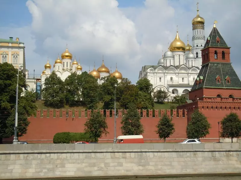 Ku saabsan daaraha dahabka ah ee Kremlin -ka marka la eego taariikhdii aan la aqoon ee Ruushka.