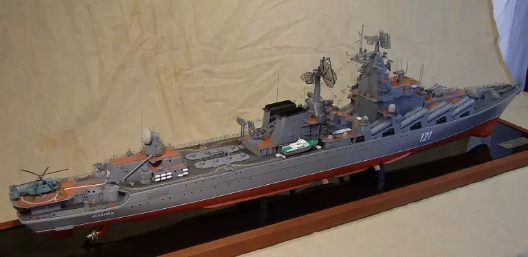 The flagship of the Black Sea Fleet in full swing is prepared by replacement