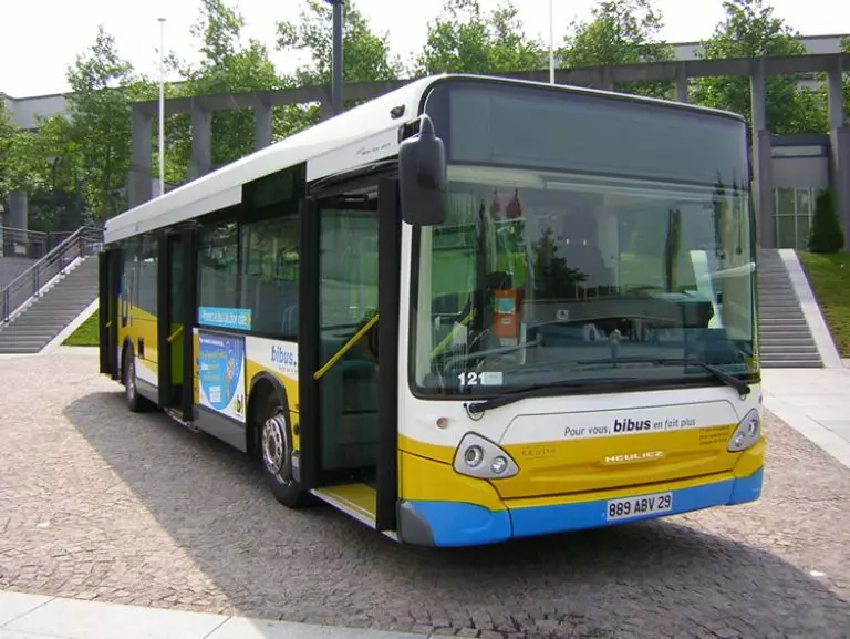 Uno de los modernos autobuses urbanos Heuliez