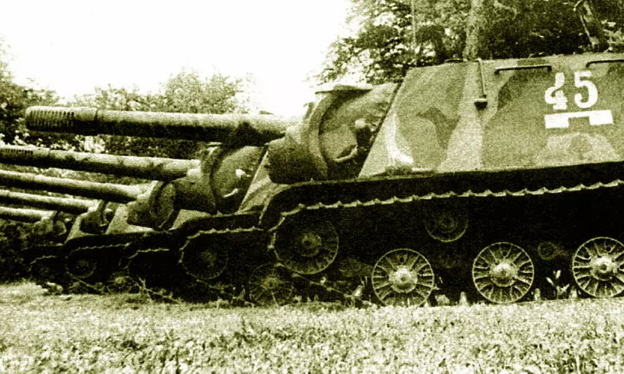 ISU-152 374Th Guards Self-Propelled-artilleri Regiment i området Lviv, sommer 1944