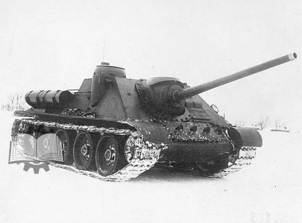 Modernigo Su-85, decembro 1943. En la serio, la komandanta turon sur la Su-85 ne ricevis