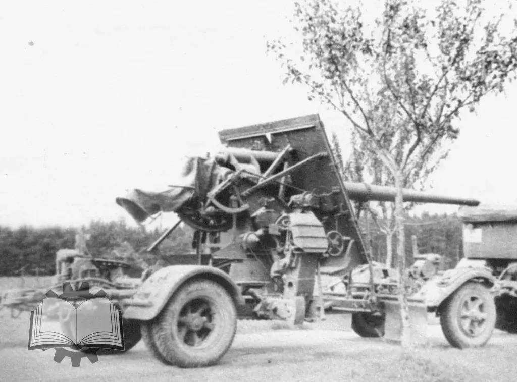 Muunnettu versio 8,8 cm Flak 18 tunnetaan myös nimellä Bunkknacker. On helppo erottaa instrumenttien suojus ja lyhennetty sivutuki massiivisella