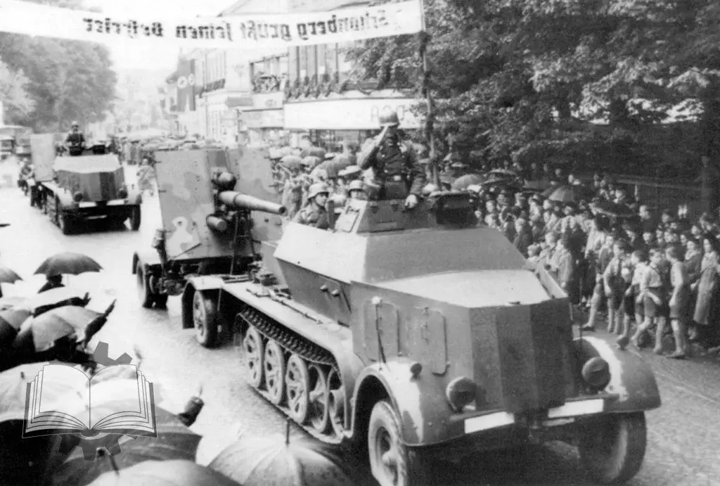 Syksyllä 1938 Gepanzer 8t Zugkraftwagen ja muunnetut työkalut osallistuivat Sudansin miehitykseen. Aseet kuljettavat edelleen kolmivärisiä naamioita