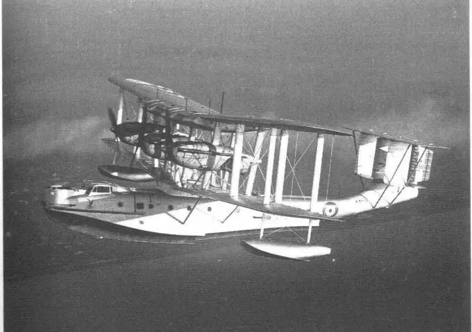 Ubwato buguruka Blackburn R.B.3A Perth. Ubwongereza