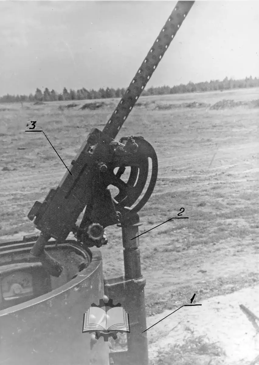 Browning M1919A4 në tank të lehta M3, pozicion për të shtënat anti-avion nga kulla. Sektori i granatimeve e shohin veten