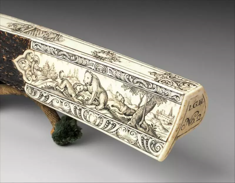 Bunda esta besta com uma cena de caça gravada no osso. Metropolitan Museum, Nova York