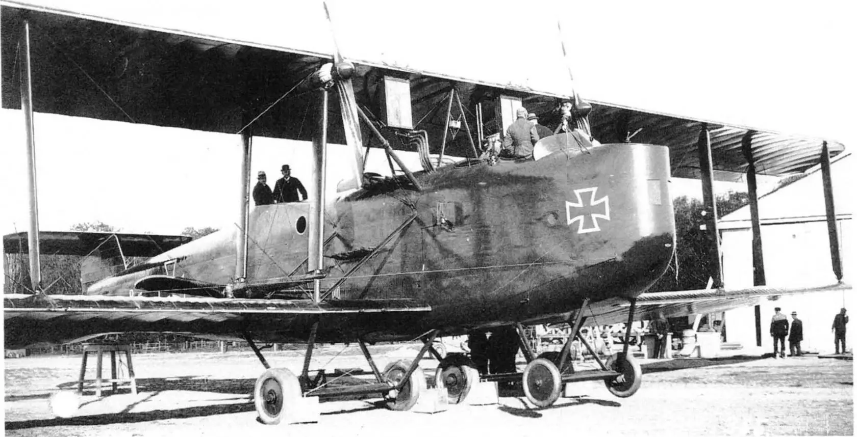 Teški bombarderi Deutsche Flugzeugwerke. Teški bombarder DFW R.II. Njemačka