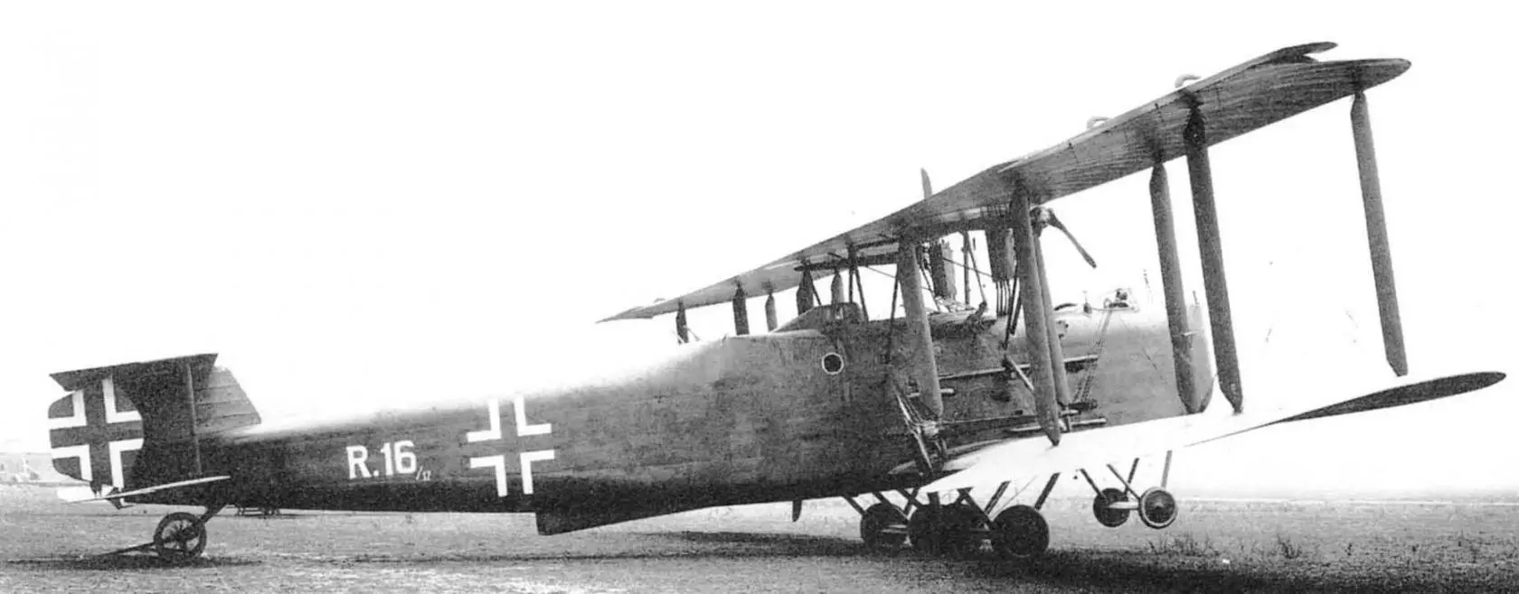 Heavy bombers Deutsche Flugzeugwerke. Heavy bomber DFW R.II. Germany