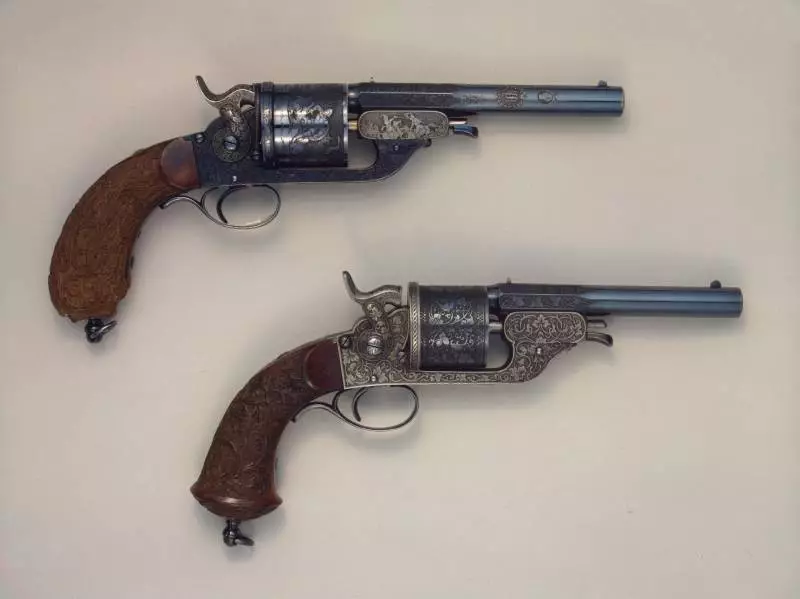 Revolvers ทำโดย Master Goltyakov เวลาในการสร้าง: ระหว่างปี 1875-1880 ศูนย์การผลิต: Tula วัสดุ: เหล็กต้นไม้ เทคนิค: การปลอม, แกะสลัก, แกะสลัก ขนาด: ความยาว 31 ซม. ภาพถ่ายของรัฐ ermitage, เซนต์ปีเตอร์สเบิร์ก