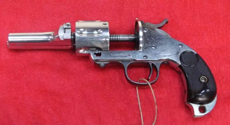 Καλύτερα από τους Smith και Vescon: Revolver Mervina και Hubert 5124_4